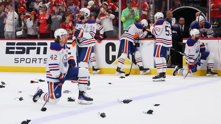 Une deuxième coupe Stanley de suite pour les Panthers | MAJ | Radio-Canada