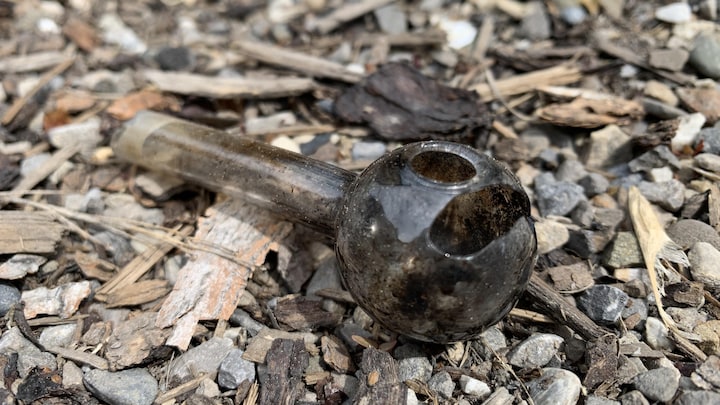 Pipes pour la drogue : vers une augmentation des cas d’hépatite ? | OHdio | Radio-Canada