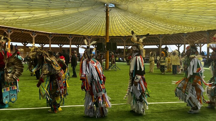 La tradition des pow-wow se perpétue | OHdio | Radio-Canada