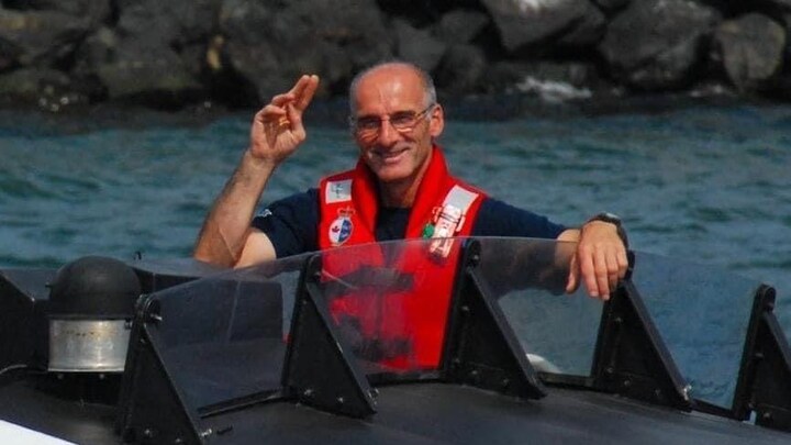 Le Madelinot Charles Cormier quitte la Garde côtière après 38 ans de ...