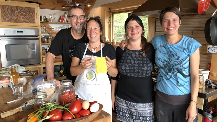 Une corvée culinaire 100% locale en Haute-Gaspésie | OHdio | Radio-Canada