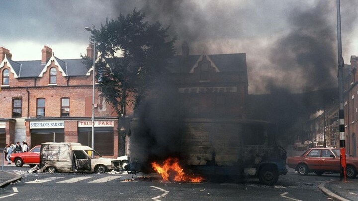 Tensions en Irlande du Nord : comment briser le cycle de la haine? Reportage de Raphaël Bouvier ...