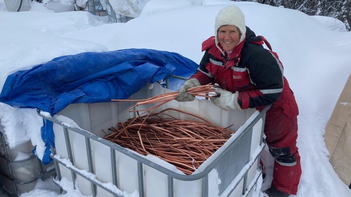Elle recycle des fils de cuivre pour aider des organismes de charité ...