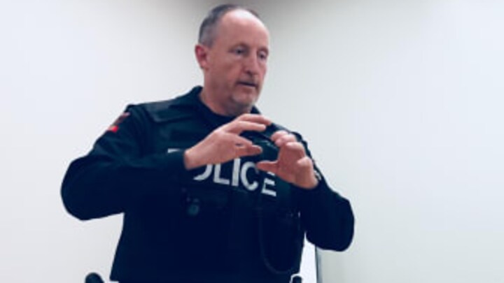 La formation des policiers est peu avancée au Nouveau-Brunswick | OHdio ...