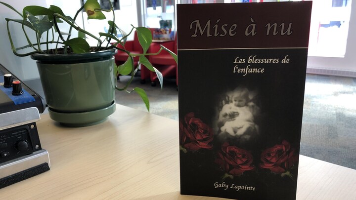 Écrire pour se libérer et aider les autres | OHdio | Radio-Canada