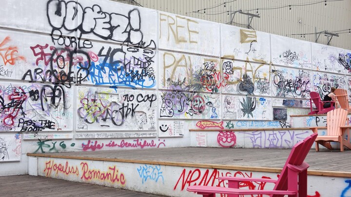 Les graffitis et messages haineux en hausse à Québec | OHdio | Radio-Canada