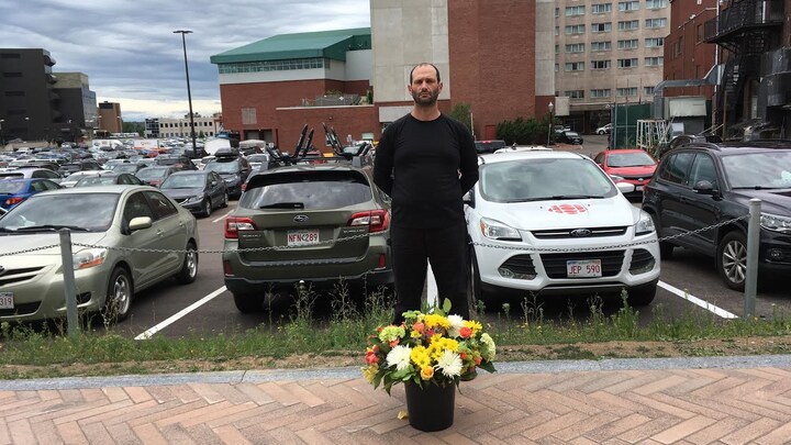 L'artiste Mathieu Léger en performance