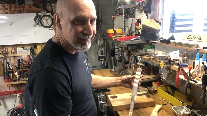 Daniel Thériault expose ses chausse-pieds à La Place des Arts | OHdio | Radio-Canada