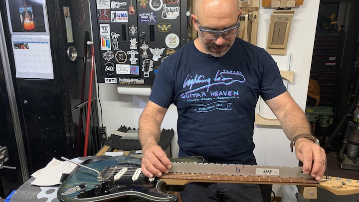Un atelier de réparation de guitares à l'est de Windsor | OHdio | Radio ...