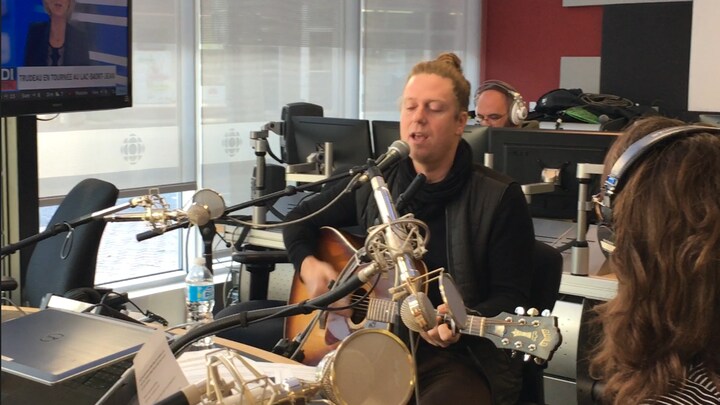 Performance du slameur et musicien Mathieu Lippé | OHdio | Radio-Canada