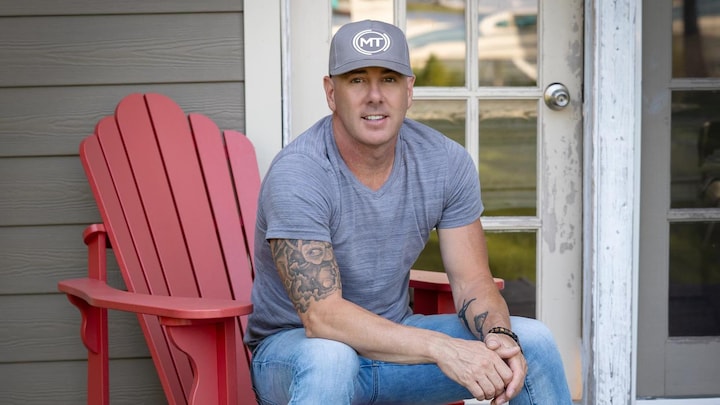 L’artiste country Mike Trudell célèbre le hockey d’Elliot Lake | OHdio ...