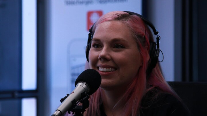 Stéphanie (Miss) Harvey lance son premier livre | OHdio | Radio-Canada