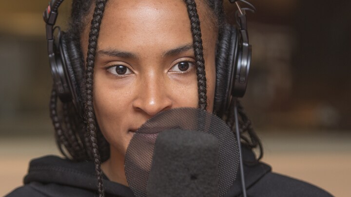 La musicienne électronique Ouri s’empare du micro | OHdio | Radio-Canada