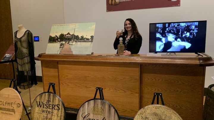 Une exposition sur l’histoire du whisky de Windsor | OHdio | Radio-Canada