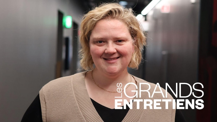 Pour l’actrice Debbie Lynch-White, chanter est un acte libérateur ...