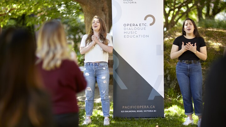 Le Pacific Opera Victoria se renouvelle grâce à des concerts « pop-up ...