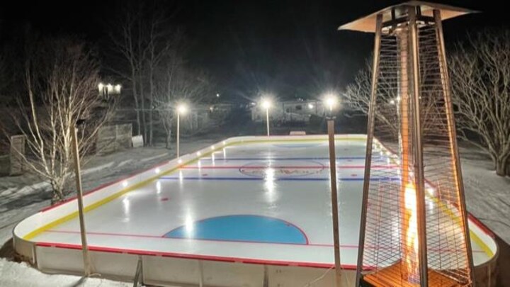 Une patinoire maison à faire rêver à Grande-Rivière! | OHdio | Radio-Canada