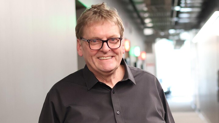 Un émouvant cadeau de départ pour Alain Crevier | OHdio | Radio-Canada