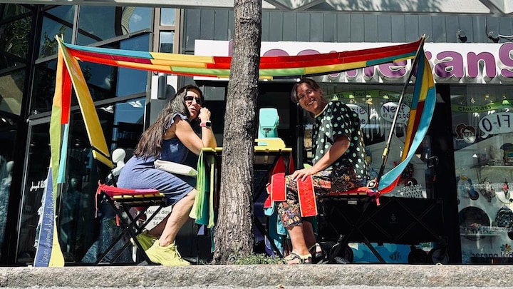 Patsy Van Roost, l’artiste qui brode les souhaits des gens sur du tissu ...