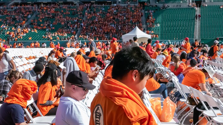 L' ACF a vendu environ 500 chandails orange | OHdio | Radio-Canada