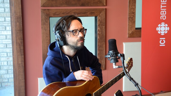 Philippe B souffle les 10 bougies de son album Variations fantômes ...