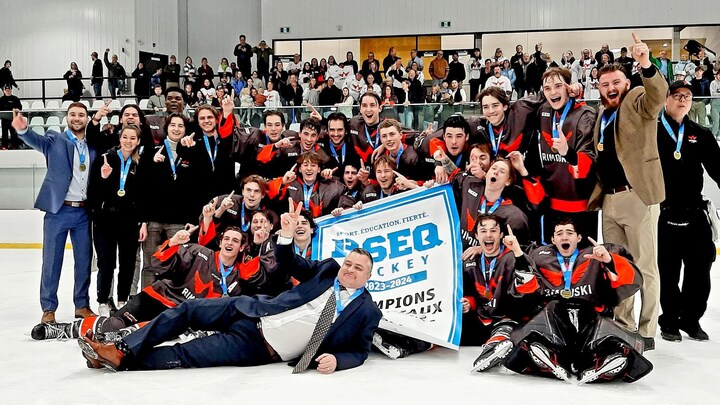 Les Pionniers du Cégep de Rimouski sont champions provinciaux en hockey ...