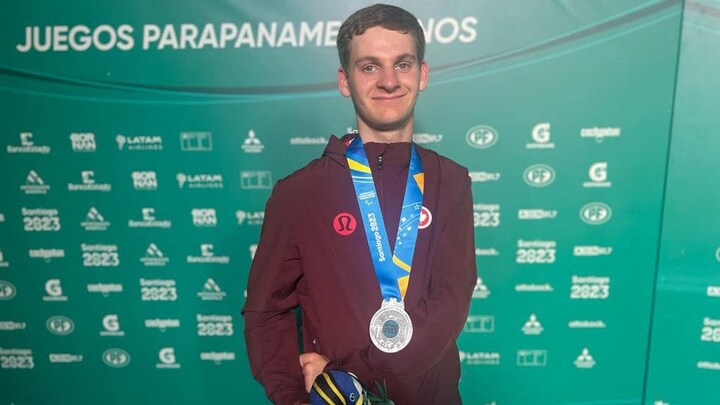 William Roussy, médaillé d’argent en parabadminton aux Jeux ...