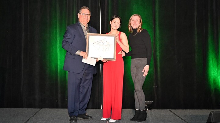 Le prix jeunesse de la ville de Saint-Jean remis à Alexis MacDonald ...