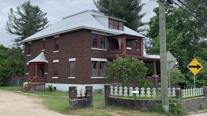 Visite de la maison-musée du bédéiste Christian Quesnel | OHdio | Radio ...
