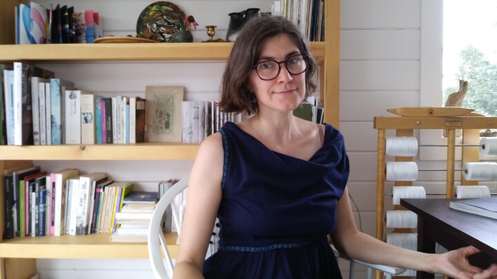 Dans la bibliothèque d'Emma Haché | OHdio | Radio-Canada