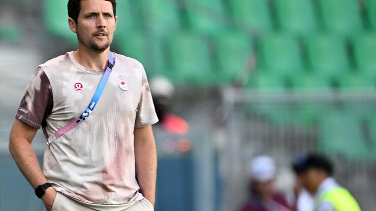 Suspenden a la entrenadora de la selección femenina canadiense de ...