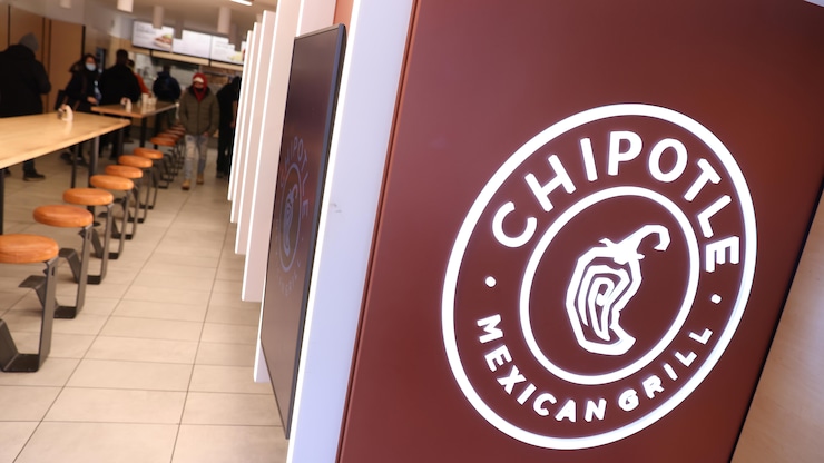 The fast-food industry is trying to lure in Gen Z diners. Is the meal ...