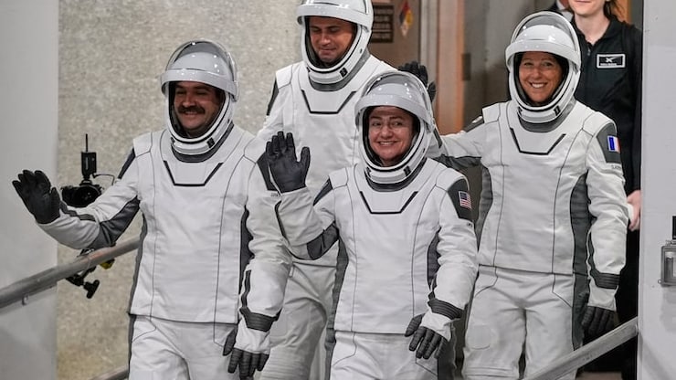 NASA orders International ‌Space Station astronauts to shelter, prepare ...