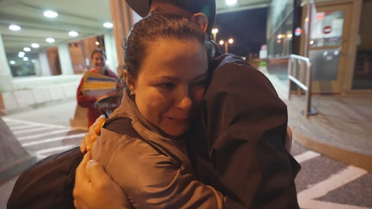 Turned away, then jailed, family makes third attempt to enter Canada ...