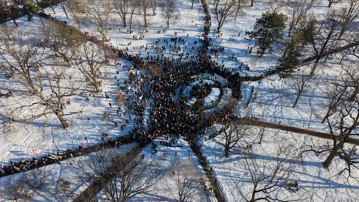 Thousands rally in downtown Toronto in solidarity with Iranian ...
