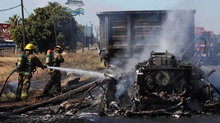 Mexican city erupts in violence, residents ordered to stay indoors ...