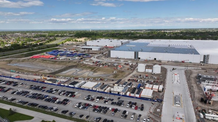Billion-dollar government deals with Stellantis, NextStar for EV ...
