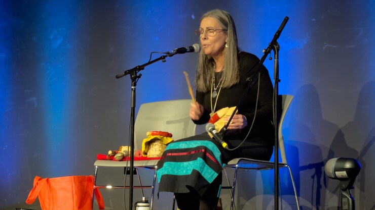 Teueikan utei : la résilience par le tambour | Radio-Canada.ca