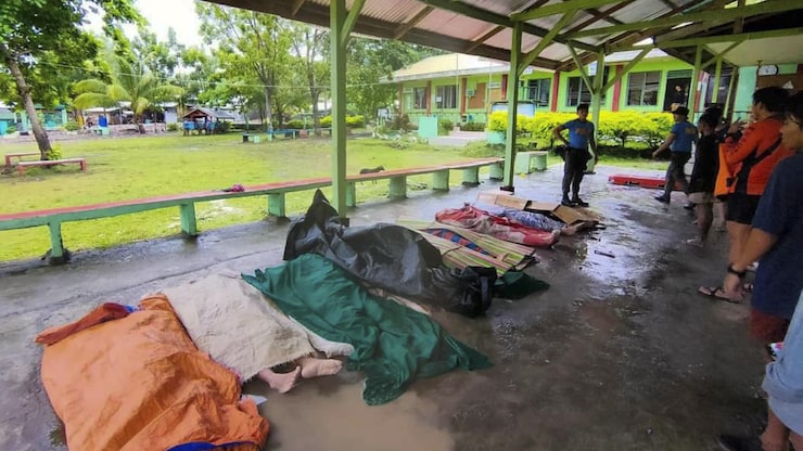 Bagsik ng Bagyong Paeng: 42 namatay sa pagbaha, mga landslide sa katimugang Pilipinas | Radio ...