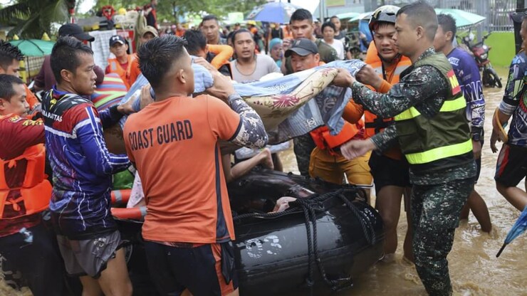 Bagsik ng Bagyong Paeng: 42 namatay sa pagbaha, mga landslide sa katimugang Pilipinas | Radio ...