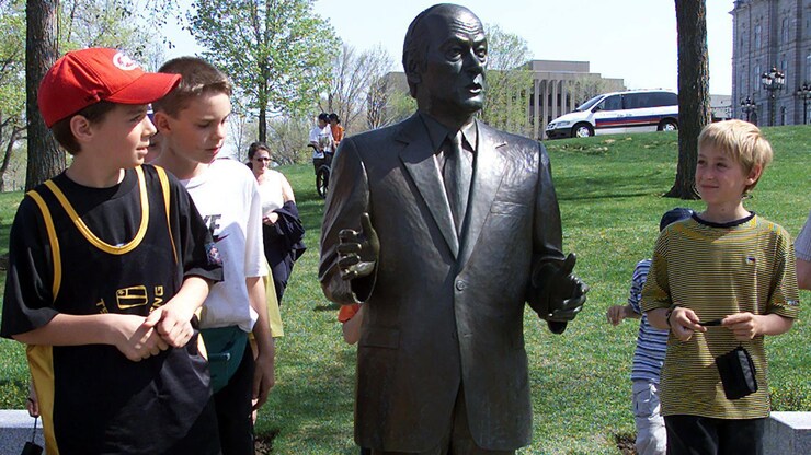 Hace cien años nacía René Lévesque, el político que quiso sacar a ...