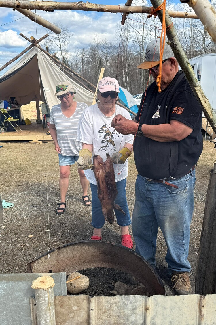 Des Anishinabeg plongent dans le mode de vie de leurs ancêtres | Radio ...