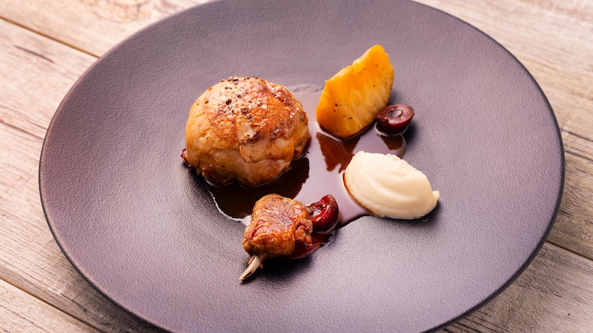 Cailles farcies, céleri rave 2 façons, cuisses de caille confites et ...