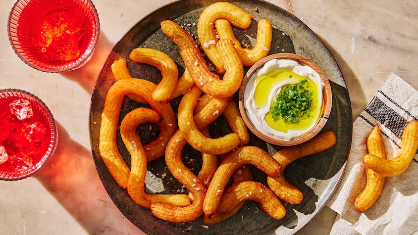 Pommes de terre dauphine, trempette à l’oignon vert | Mordu