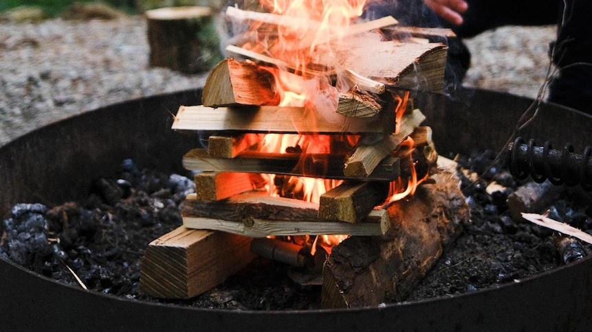 Comment faire un feu de camp pour cuisiner? | Mordu
