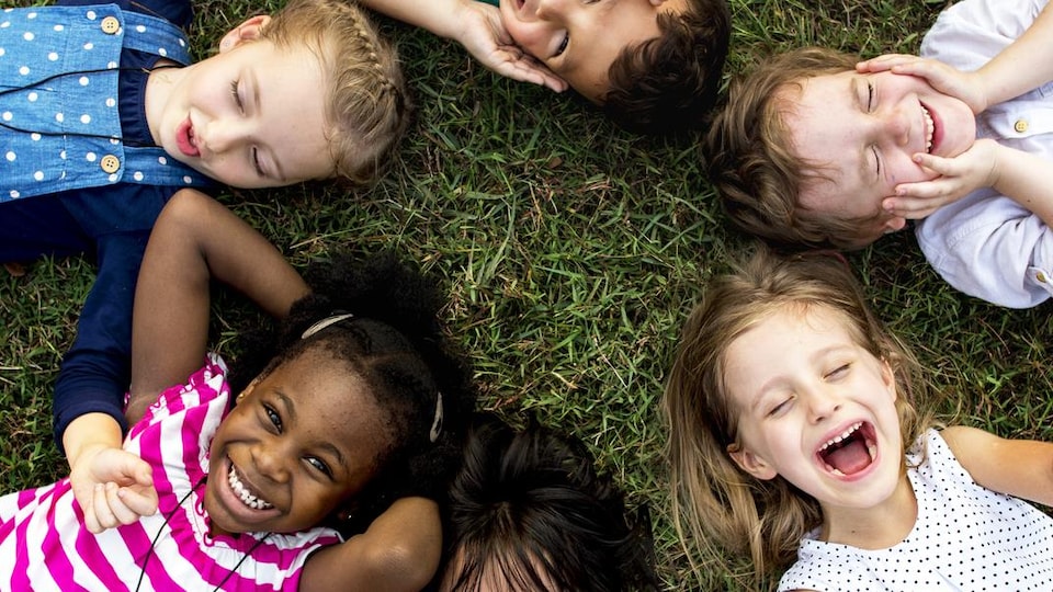 L'amitié chez les enfants : un premier pas vers l'indépendance