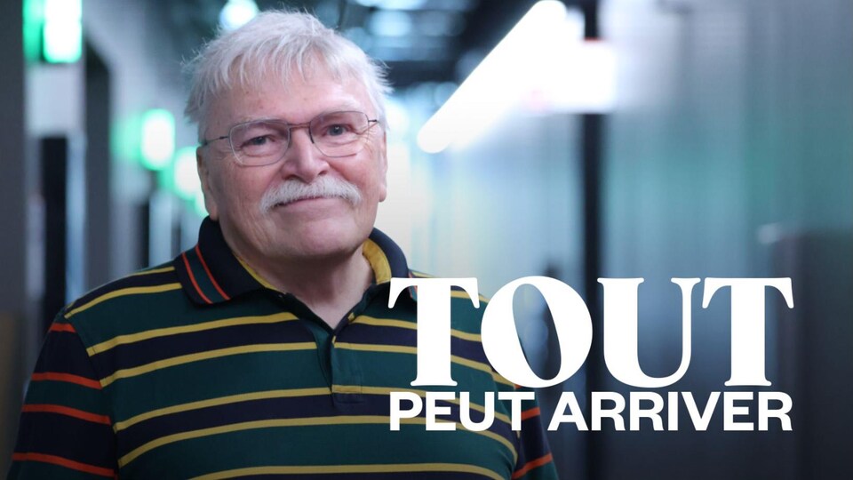 Le critique littéraire Hugues Corriveau assiste à la critique de son ...