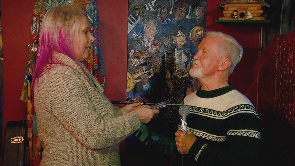 Un cadeau de Noël ouvert 47 ans plus tard à cause d'un chagrin d'amour ...