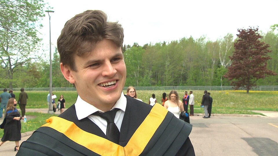 L’Université de Moncton renoue avec la collation des grades | Radio ...