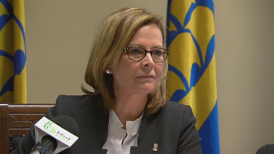 Labeaume accusé de vouloir abolir les conseils de quartier | Radio ...